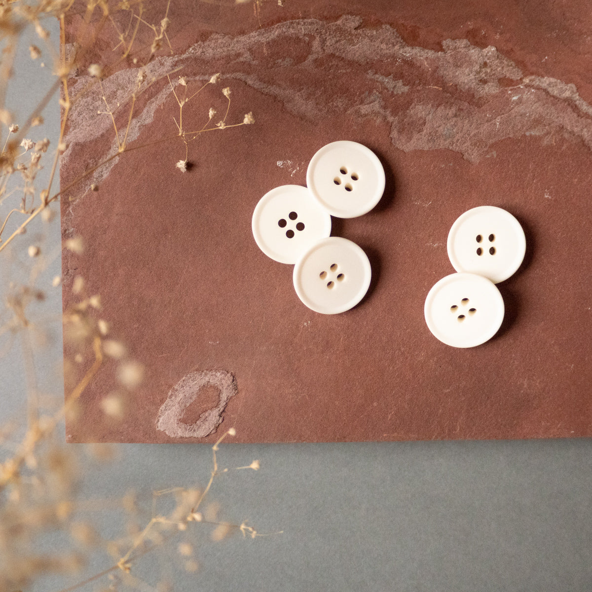 4 holes mat button - 20 mm - Alabaster – Ikatee sewing patterns