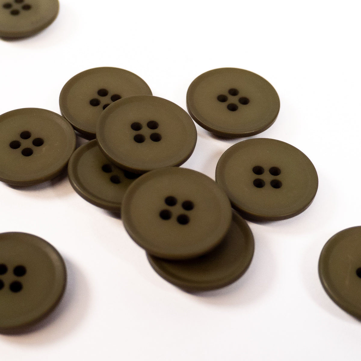 4 holes mat button - 20 mm - Olive – Ikatee sewing patterns